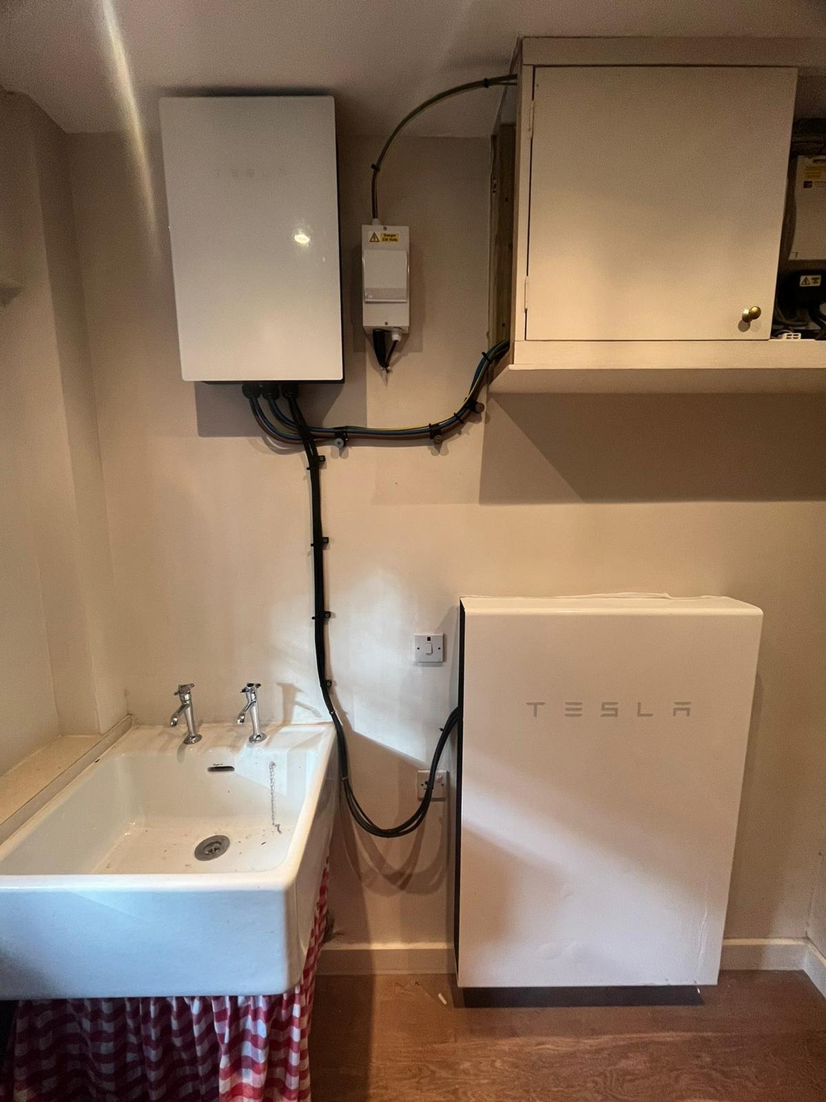 Bramley, Hampshire - Powerwall 2 - (Nov '23)