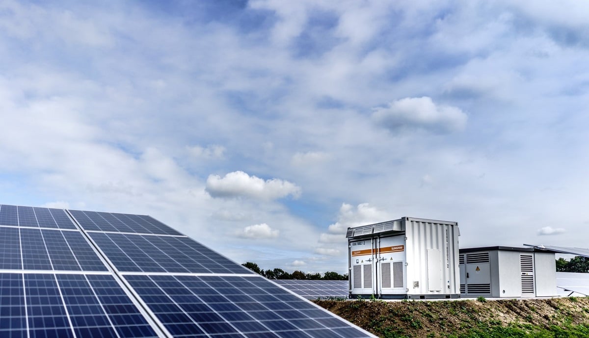 Virtual Power Plants: Balancing the Grid with Solar and Batteries